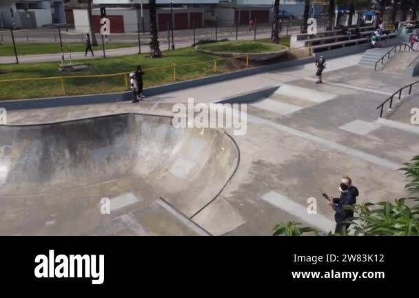 Faro Skatepark Parque Kennedy Larcomar Costa verde Miraflores Lima Peru ...