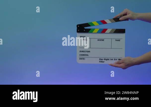 Clapperboard hitting. Movie film slate. close up hand clapping empty ...