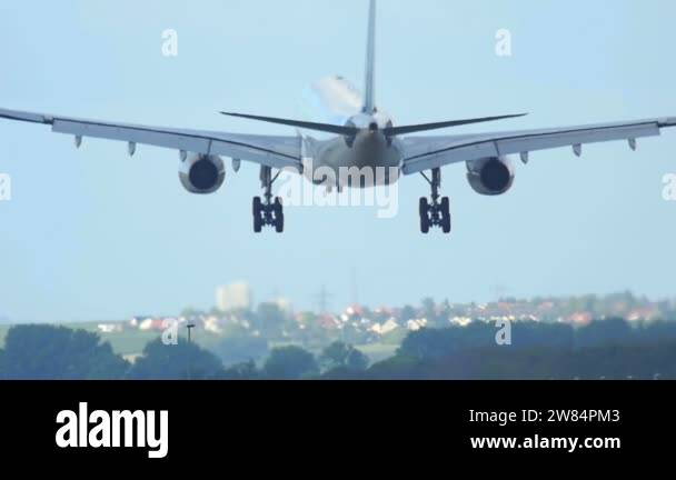 Airbus 330 landing Stock Video Footage - Alamy