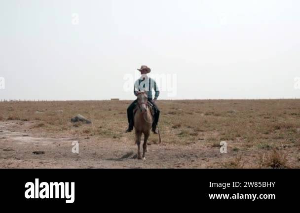 Cowboy on prairie Stock Videos & Footage - HD and 4K Video Clips - Alamy