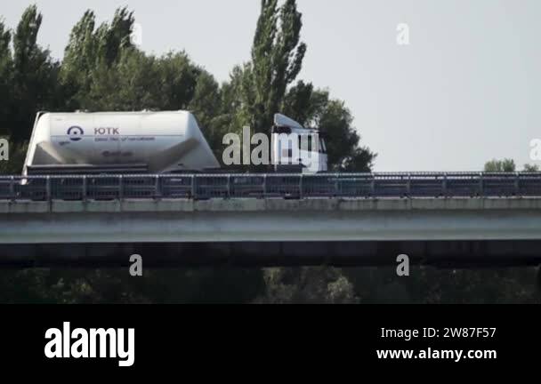 Bulk solids Stock Videos & Footage - HD and 4K Video Clips - Alamy
