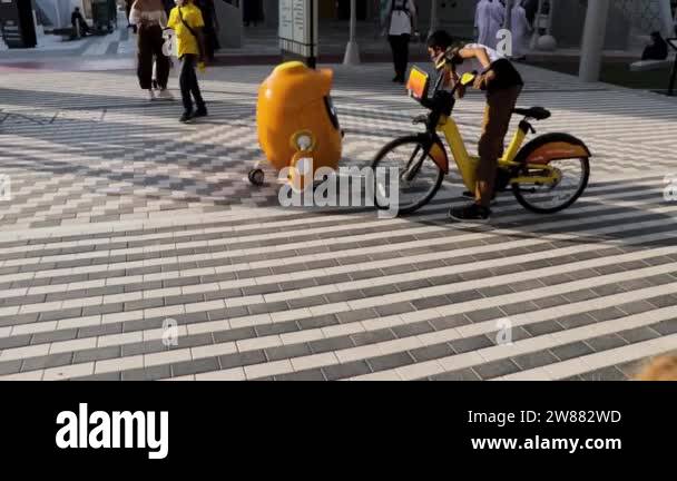 10 16 people Stock Videos & Footage - HD and 4K Video Clips - Alamy