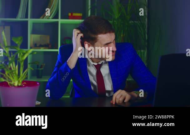 Office worker scratching head Stock Videos & Footage - HD and 4K Video ...