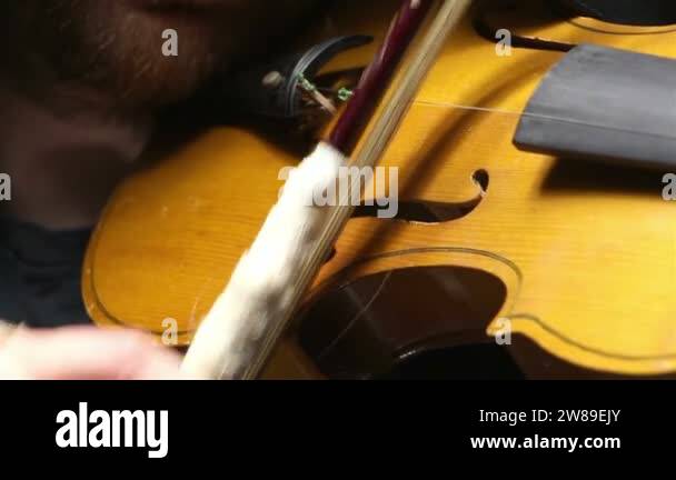 Broken string violin Stock Videos & Footage - HD and 4K Video Clips - Alamy