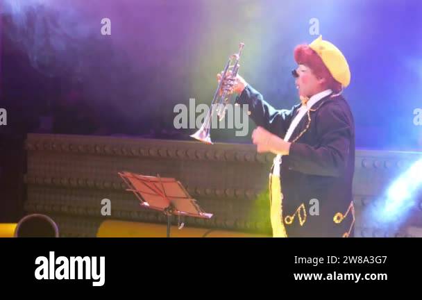 Clown trumpet Stock Videos & Footage - HD and 4K Video Clips - Alamy