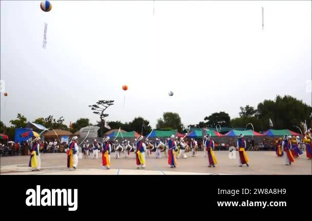 Pungmul dance Stock Videos & Footage - HD and 4K Video Clips - Alamy