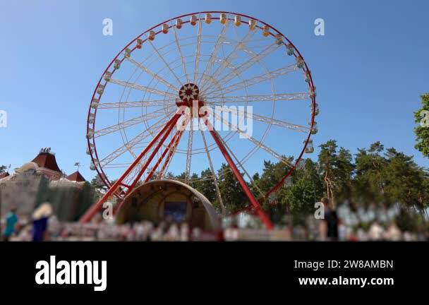 Observation wheels Stock Videos & Footage - HD and 4K Video Clips - Alamy