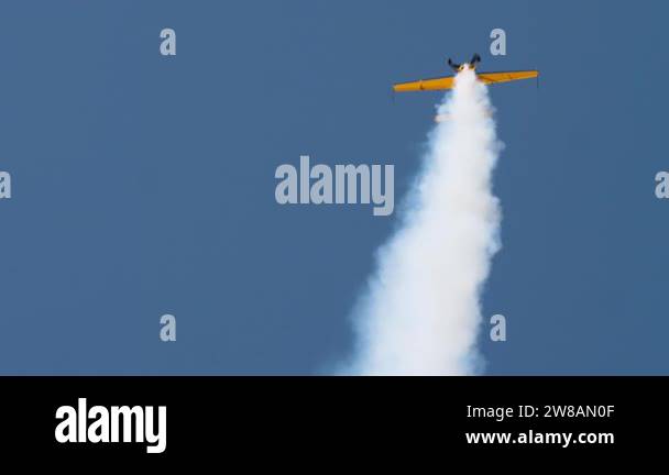 Free fall stunt Stock Videos & Footage - HD and 4K Video Clips - Alamy