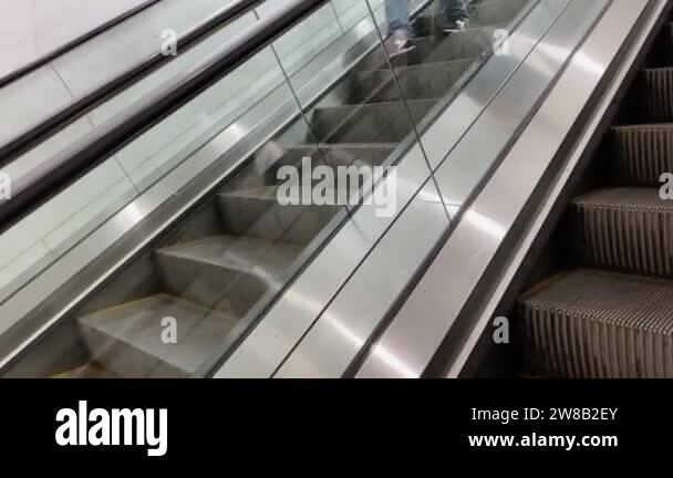Stairway Electric Escalator of Shopping Mall, Modern Indoor Escalators ...