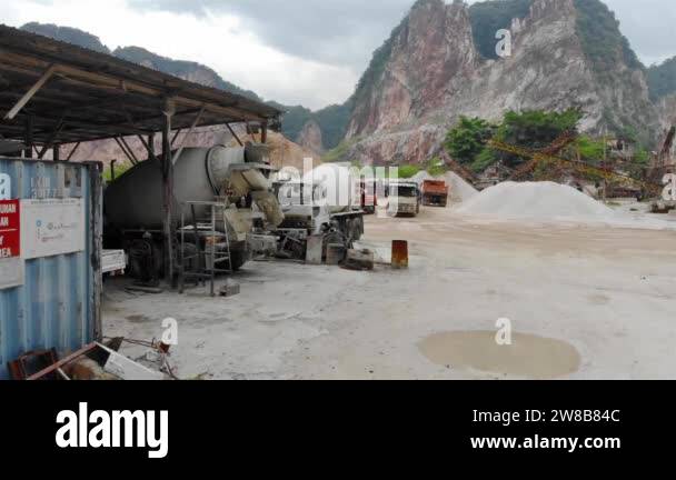 Concrete lorry Stock Videos & Footage - HD and 4K Video Clips - Alamy