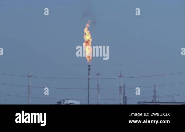 Oil rig burn flame Stock Videos & Footage - HD and 4K Video Clips - Alamy