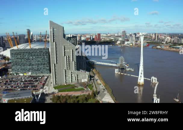 Isle of dogs aerial Stock Videos & Footage - HD and 4K Video Clips - Alamy