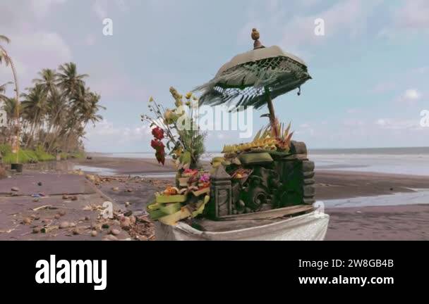 Beautiful Balinese temple on ocean shore in Bali Indonesia. Hinduism ...