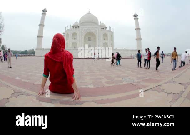 Women walking around agra Stock Videos & Footage - HD and 4K Video ...