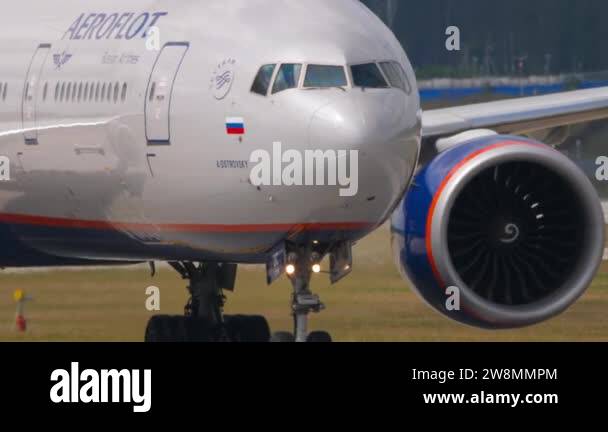 Boeing 777 Aeroflot front view Stock Video Footage - Alamy