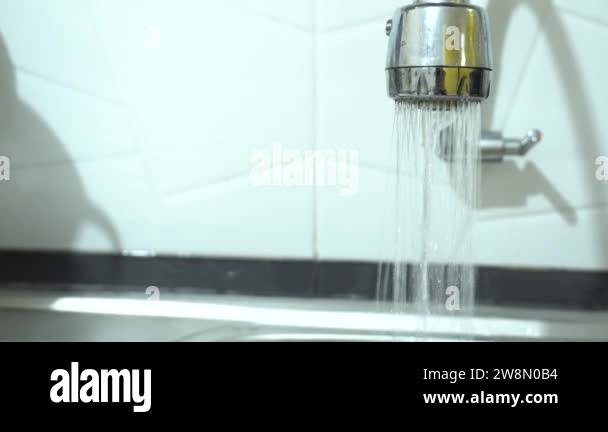 Water in sink sink Stock Videos & Footage - HD and 4K Video Clips - Alamy