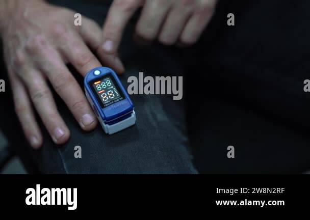 Monitoring the level of blood oxygen saturation using a pulse oximeter ...