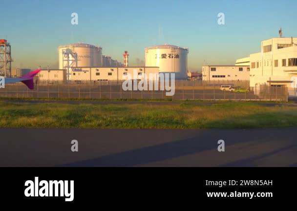 Tokyo, Japan - Oct 23, 2019 : Tokyo Haneda International Airport runway ...