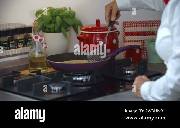 Cook cooker Stock Videos & Footage - HD and 4K Video Clips - Alamy