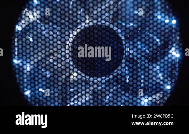 Starting the fan with the ceiling behind the grille with the honeycomb ...