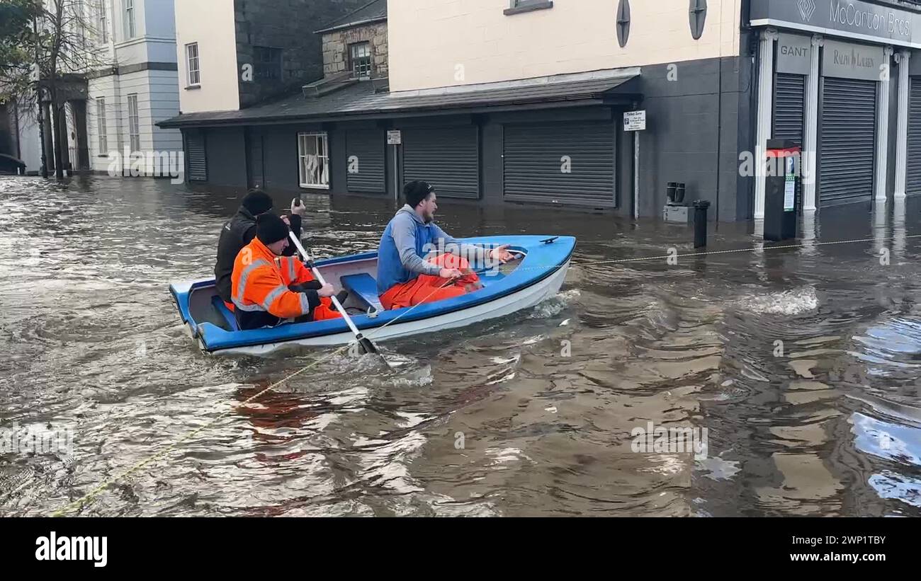 Flooding uk boat Stock Videos & Footage - HD and 4K Video Clips - Alamy