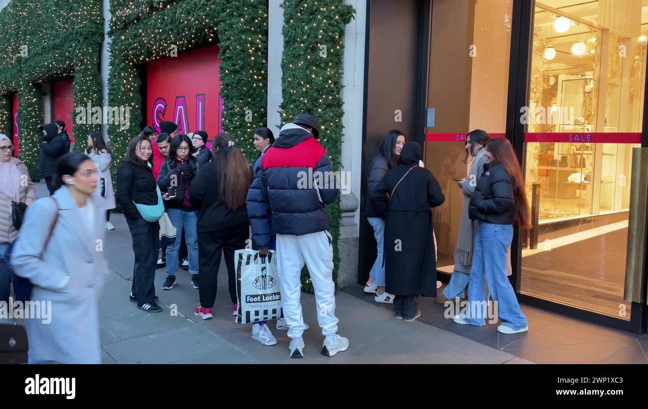 Selfridges on oxford street Stock Videos & Footage - HD and 4K Video ...