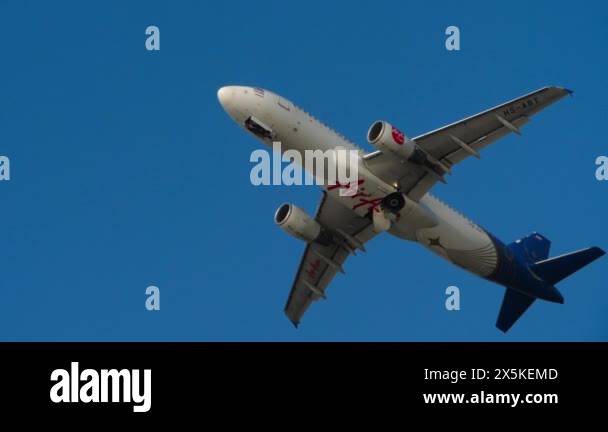 Easy jet plane taking off Stock Videos & Footage - HD and 4K Video ...