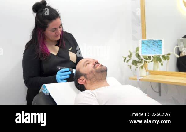 Video of a dermatologist using screen to explain the hair repopulation ...