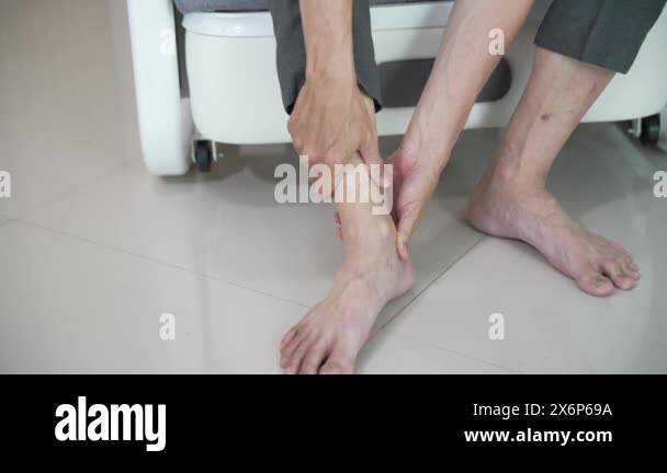 Achilles tendonitis Stock Videos & Footage - HD and 4K Video Clips - Alamy