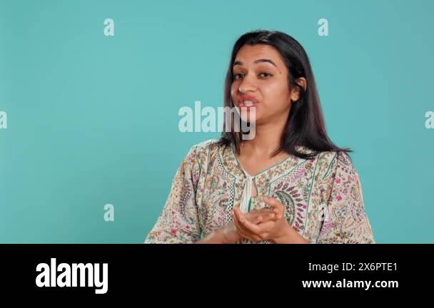 Portrait of envious indian woman mockingly clapping hands, showing ...