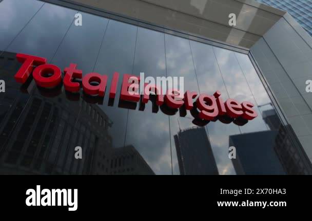 Totalenergies logo Stock Videos & Footage - HD and 4K Video Clips - Alamy