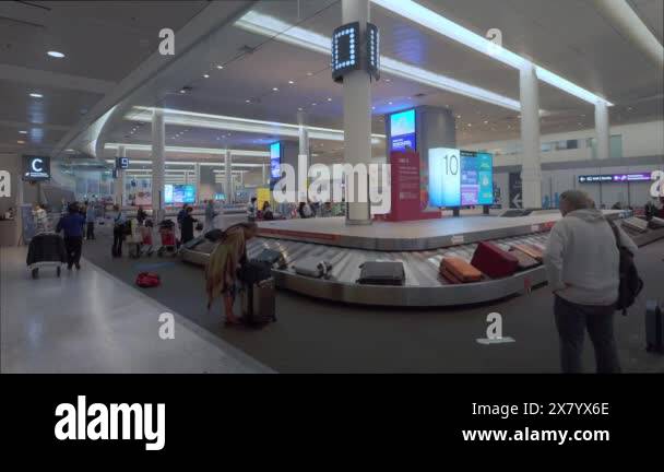 The baggage reclaim Hall at Toronto Pearson International Airport ...