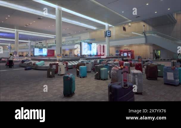 The baggage reclaim Hall at Toronto Pearson International Airport ...