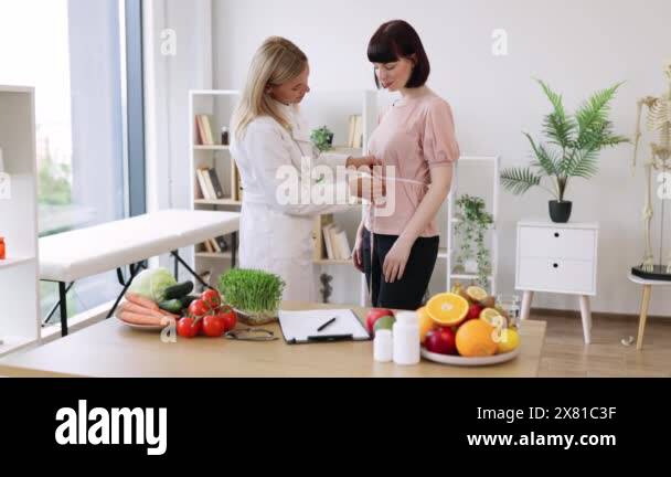 Efficient dietitian calculating body mass index for assessing healthy ...