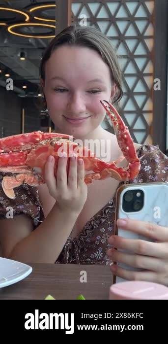 Snow Crab Restaurant Stock Videos And Footage Hd And 4k Video Clips Alamy