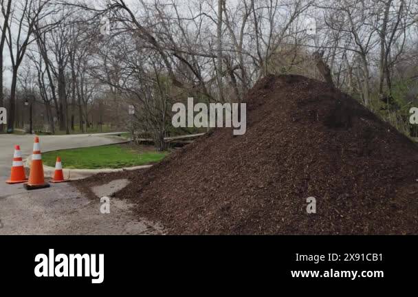 Mulch mulching Stock Videos & Footage - HD and 4K Video Clips - Alamy