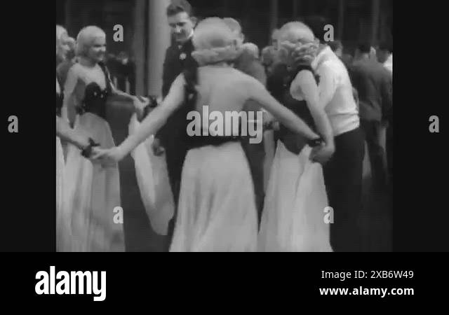 HOLLYWOOD - 1934 - The Columbia Lions football team led by quarterback ...