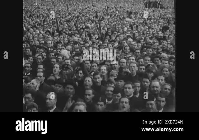 ROME - 1935 - Huge crowds cheer for Benito Mussolini at the Via del ...