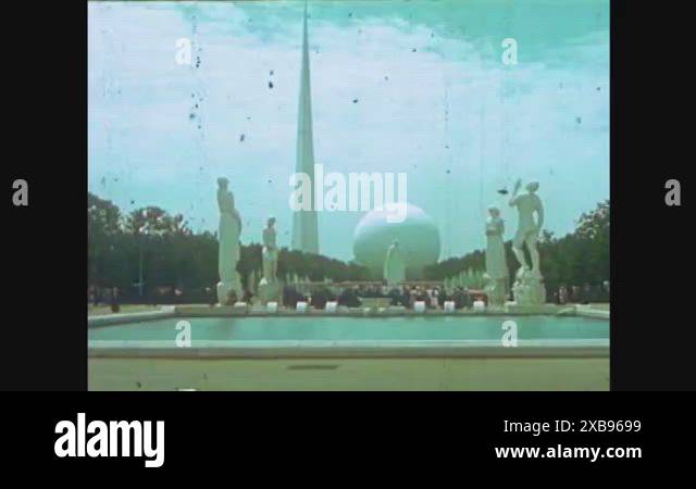 Constitution Mall, at the 1939-1940 New York World's Fair, has pools ...