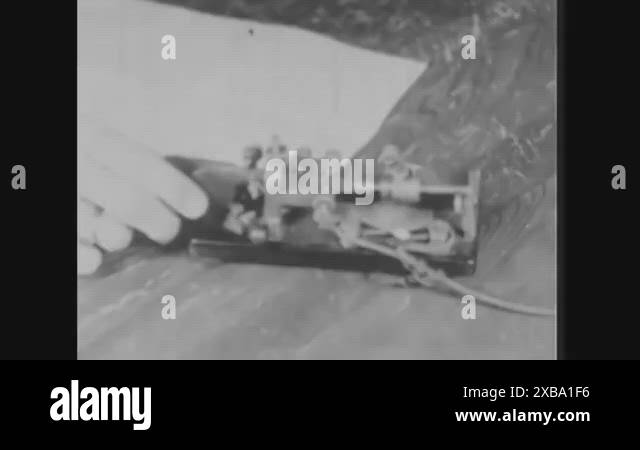 A telegram is sent; a map shows where the medias report by cable from ...