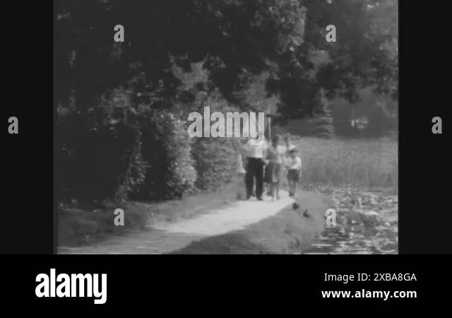 Two American soldiers visiting Holland join a group of school children ...