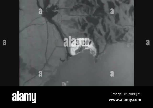 Warships complete destroy the port of Hungnam after troops and refugees ...