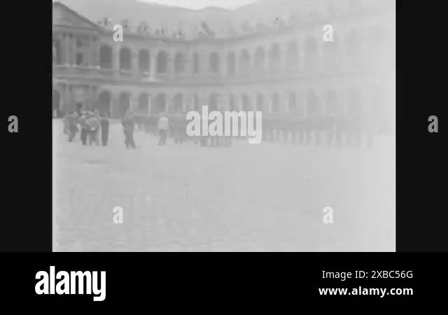 1945 - High-ranking US officers line up to receive the National Order ...