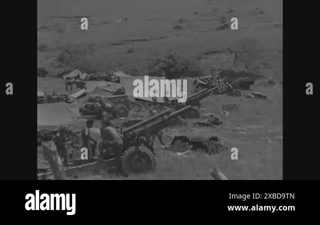 PHILIPPINES - 1945 - 251st Field Artillery Battalion fire at Japanese ...