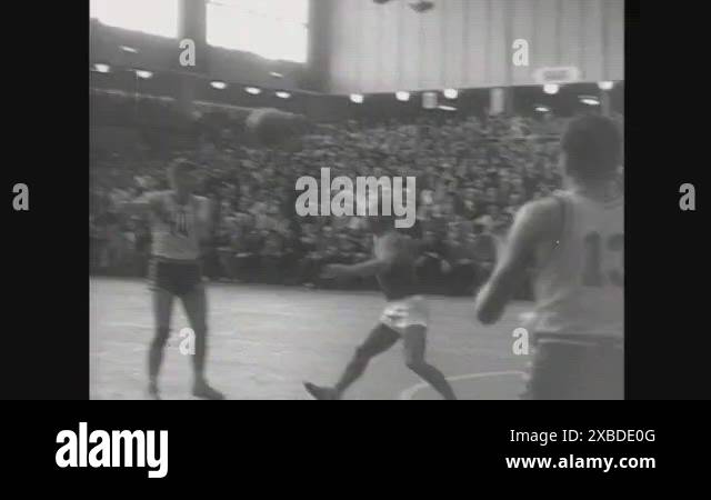 1952 - The US Olympic basketball team defeats the Soviet team Stock ...