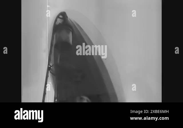 1926 - Excellent view of the underside of a US Navy blimp attached to ...