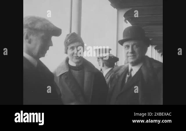 1919 - Nurses and military officers pose on the bridge of the HMS ...