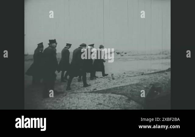 1940s - A Nazi officer inspects a cannon in a trench, during WWII Stock ...