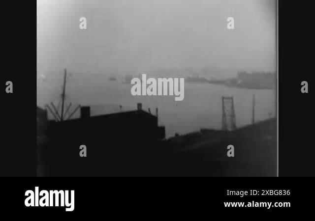 1919 - A panorama shows many ships docked at a New York City harbor ...