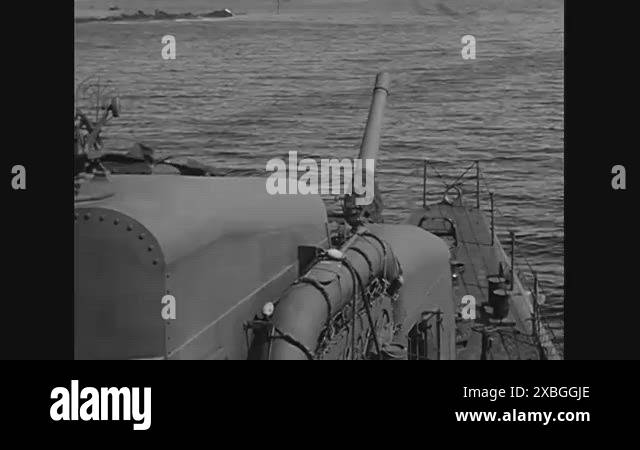 1943 - US Navy sailors jump rope together on their ship in Alaska ...